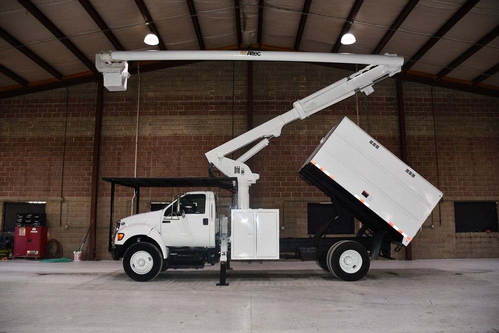 2011 FORD F750, 11' ALTEC FORESTRY BODY, 61' WORKING HEIGHT ALTEC LR756 ...