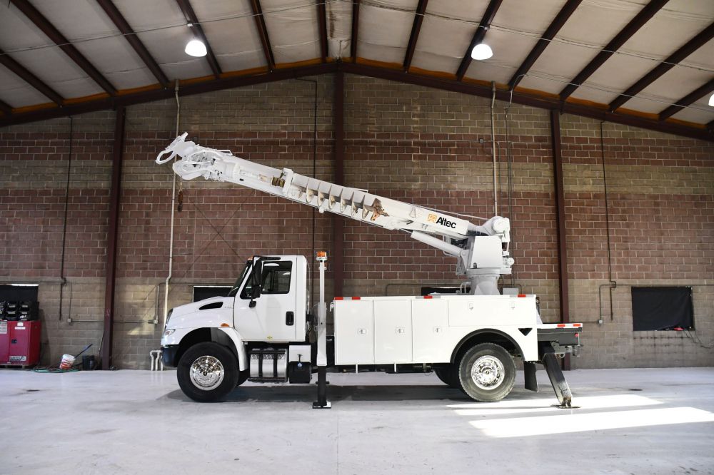 2016 INTERNATIONAL 4300, UTILITY BODY, 47' SHEAVE HEIGHT 3 SECTION ...