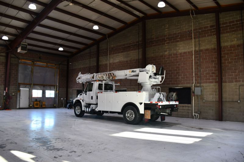 2016 INTERNATIONAL 4300, UTILITY BODY, 47' SHEAVE HEIGHT 3 SECTION ...