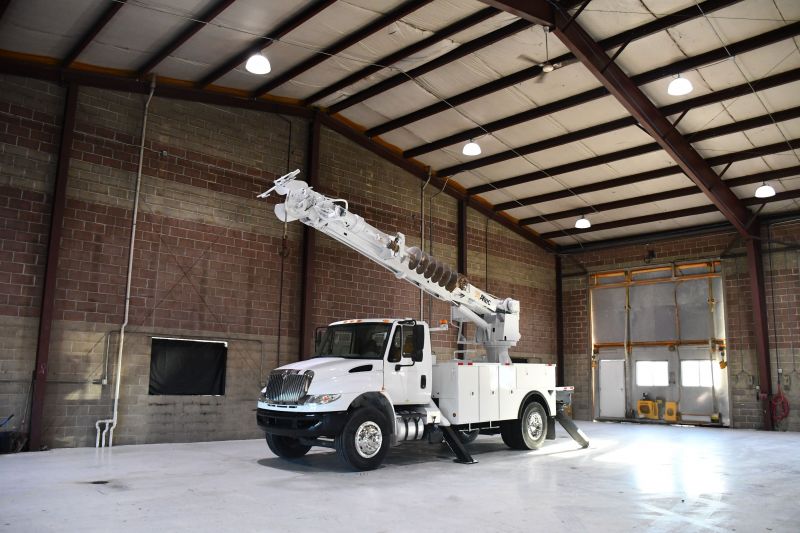 2016 INTERNATIONAL 4300, UTILITY BODY, 47' SHEAVE HEIGHT 3 SECTION ...
