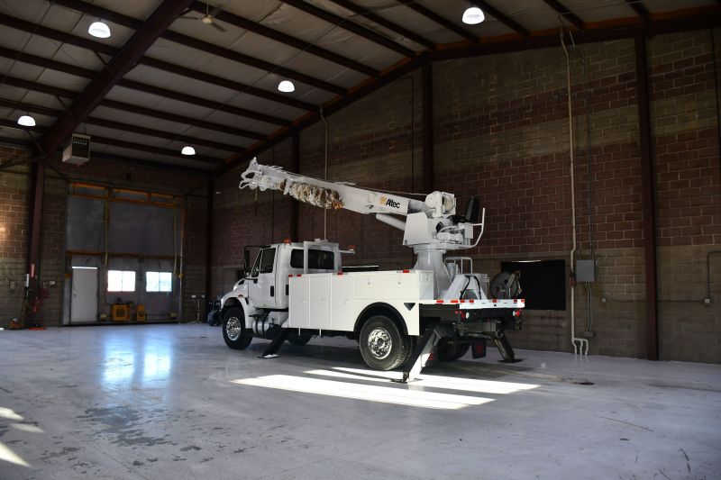 2016 INTERNATIONAL 4300, UTILITY BODY, 47' SHEAVE HEIGHT 3 SECTION ...