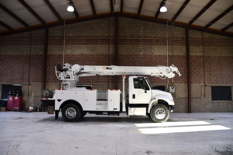 2016 INTERNATIONAL 4300, UTILITY BODY, 47' SHEAVE HEIGHT 3 SECTION ...