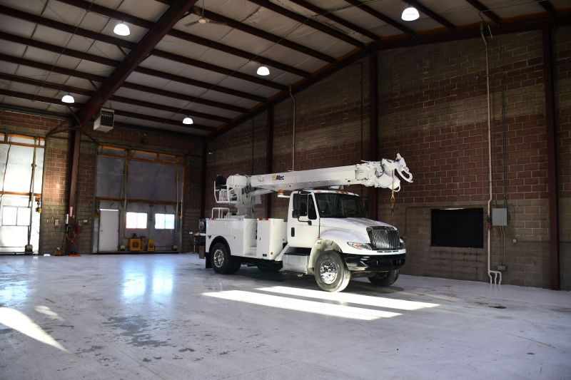 2016 INTERNATIONAL 4300, UTILITY BODY, 47' SHEAVE HEIGHT 3 SECTION ...