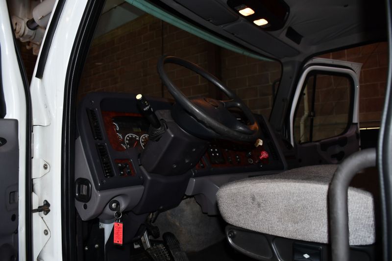 2014 FREIGHTLINER 108SD 6X6, 21' FLATBED, 95' WORK HEIGHT VERSALIFT VST ...