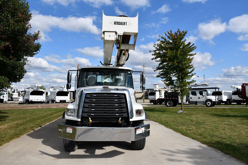 2014 FREIGHTLINER 108SD 6X6, 21' FLATBED, 95' WORK HEIGHT VERSALIFT VST ...