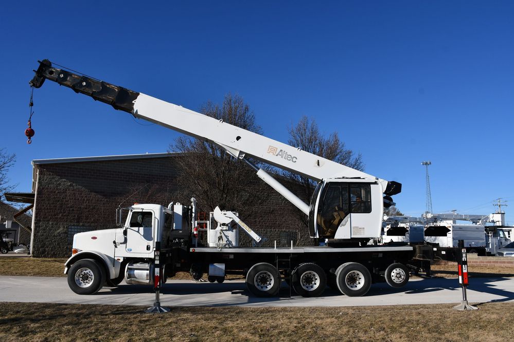 2015 PETERBILT 365 24FT FLATBED 162FT SHEAVE HEIGHT 6 SECTION ALTEC ...