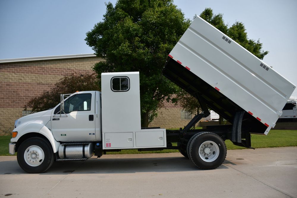 2015 FORD F750 11 FT ALTEC CHIP BODY ** UNDER CDL