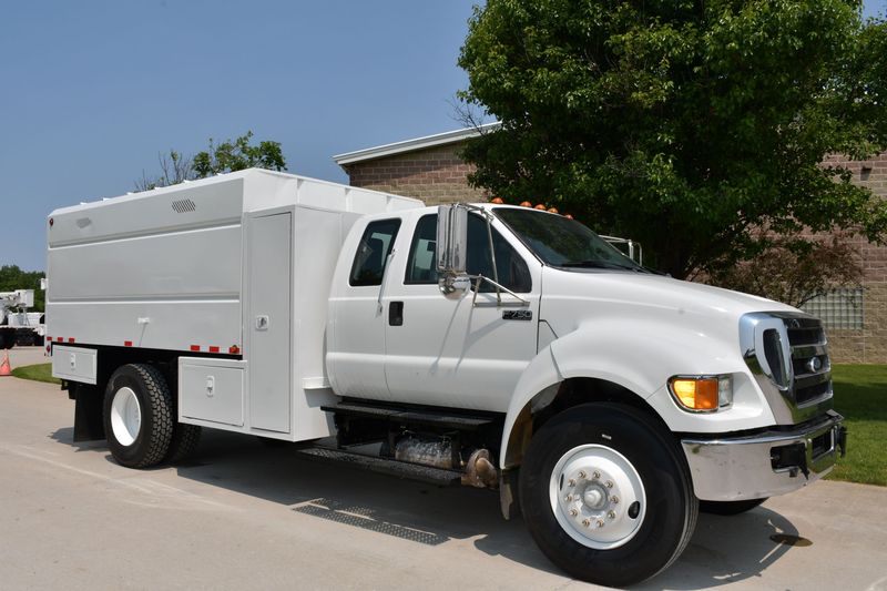 2015 FORD F750 EXTENDED CAB 14 FT ARBORTECH CHIP BODY ** UNDER CDL