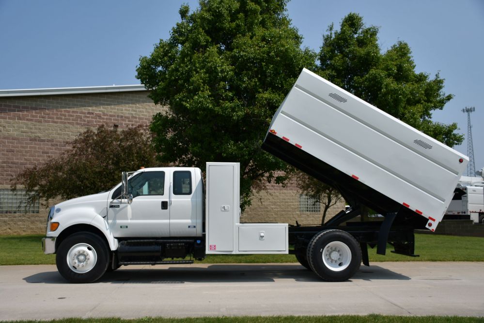 2015 FORD F750 EXTENDED CAB 14 FT ARBORTECH CHIP BODY ** UNDER CDL