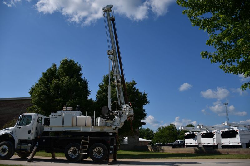 2015 FREIGHTLINER M2 106 6X6, FLATBED, 37' SHEAVE HEIGHT TEXOMA A650-40 ...