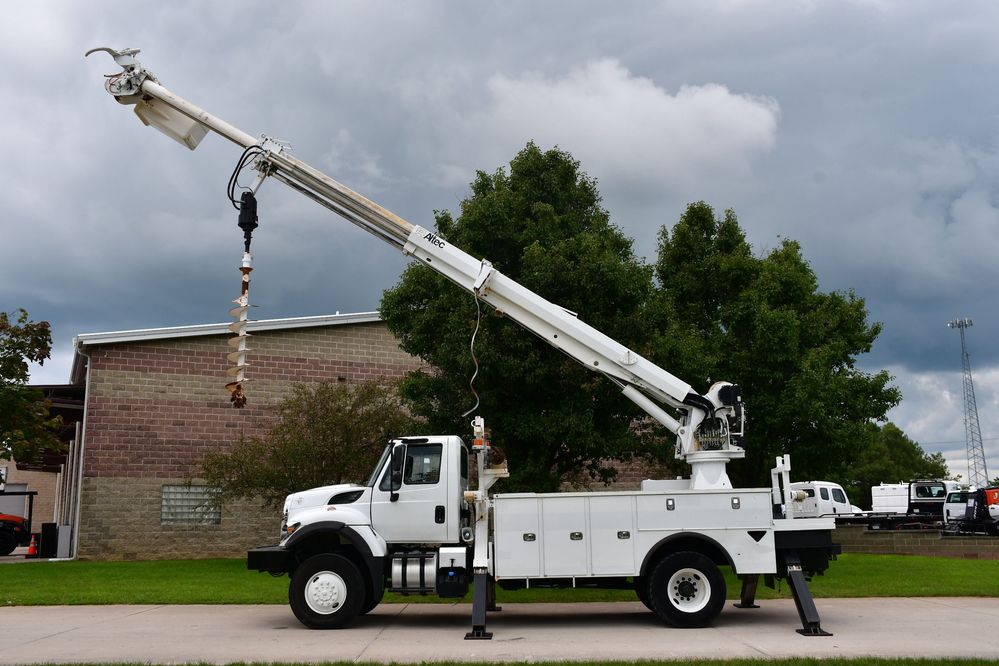 2017 INTERNATIONAL 7300 4X4, 14 FT ALTEC FLATBED, 47' SHEAVE HEIGHT 3 ...