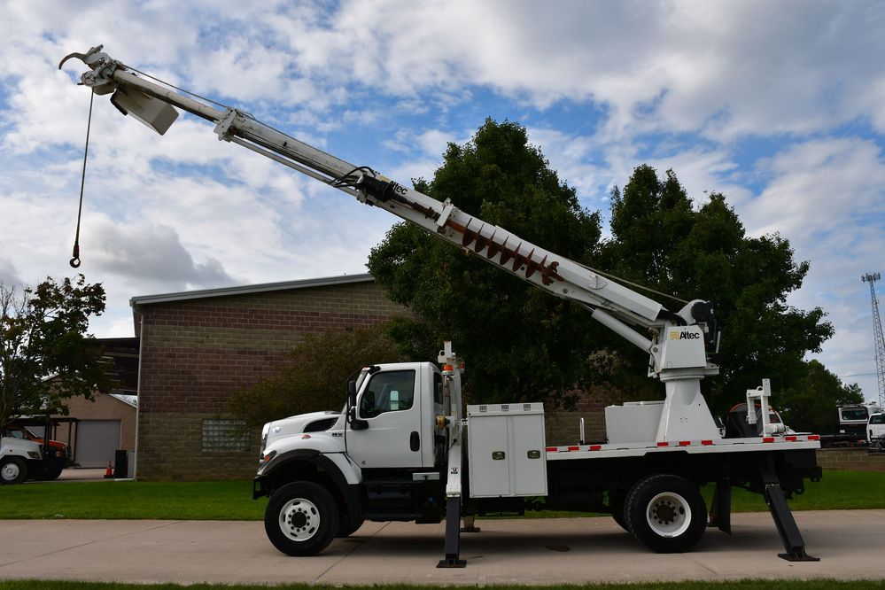 2020 INTERNATIONAL HV 4X4, 14 FT ALTEC FLATBED, 47' SHEAVE HEIGHT 3 ...
