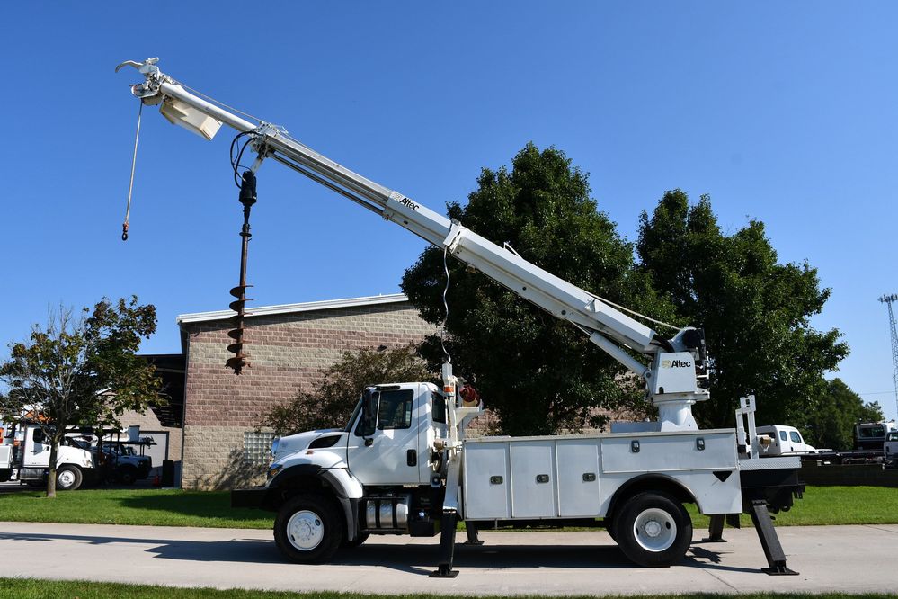 2017 INTERNATIONAL 7300 4X4, FLATBED, 47' SHEAVE HEIGHT 3 SECTION ALTEC ...
