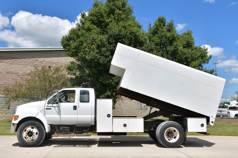 2006 FORD F750 14 FT ARBORTECH CHIP BODY WITH L SHAPE TOOL BOXES
