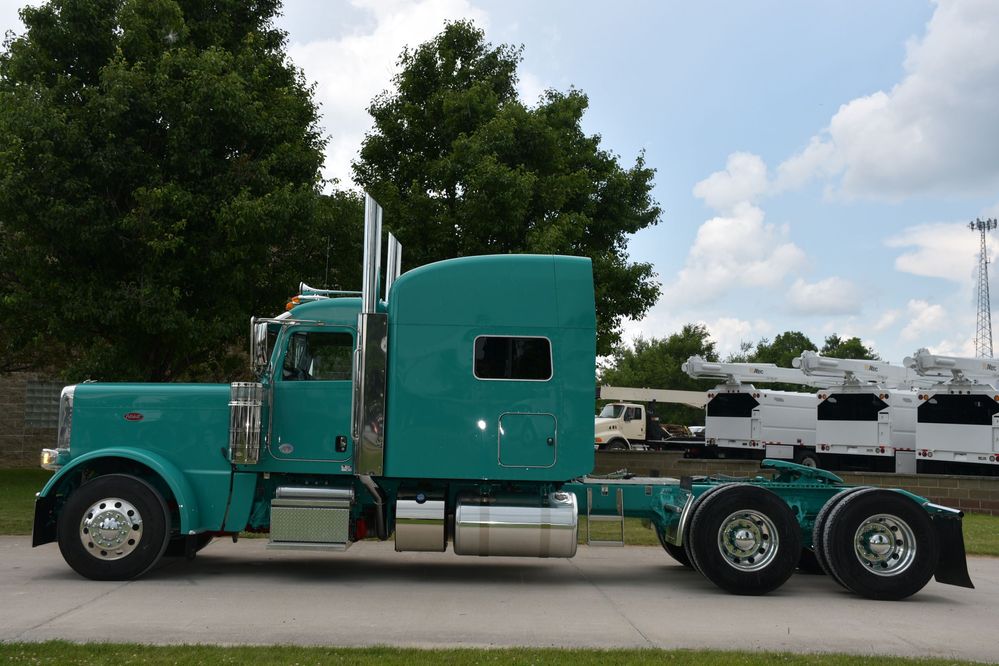 2023 PETERBILT 389 LONG NOSE SEMI "ONE OWNER LIKE NEW"