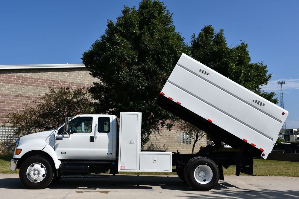 2015 FORD F750 12 FT. ALTEC CHIP BODY ** UNDER CDL