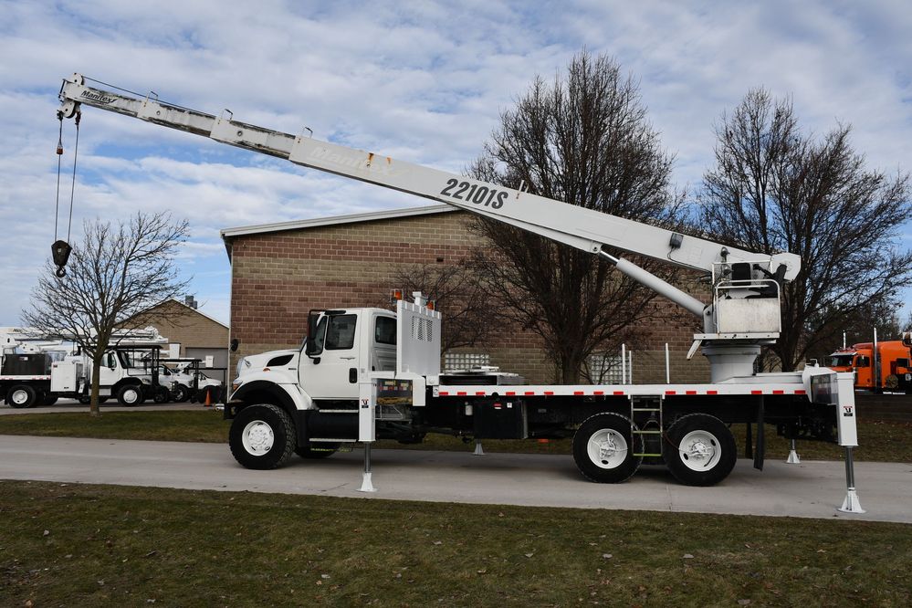 2009 INTERNATIONAL 7500 6X6 FLATBED BODY 130 FT. SHEAVE HEIGHT MANITEX ...