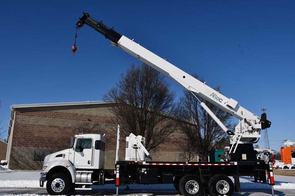 2014 KENWORTH T370 6X6 21 FT FLATBED 139 FT SHEAVE HEIGHT ALTEC AC23 ...