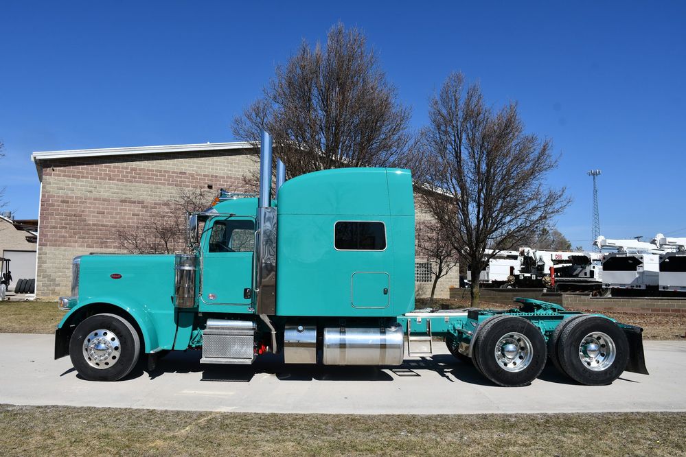 2023 PETERBILT 389 LONG NOSE SEMI "ONE OWNER LIKE NEW"